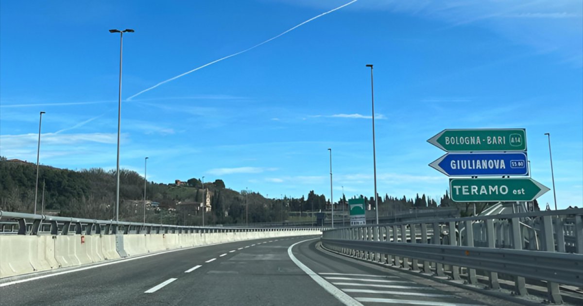Autostrada A24 illuminata con FIT55, TIGUA-T54 e XTIGUA-T54 | Palazzoli